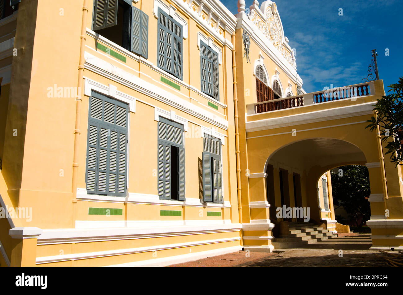 Cambodian government building hi-res stock photography and images - Alamy