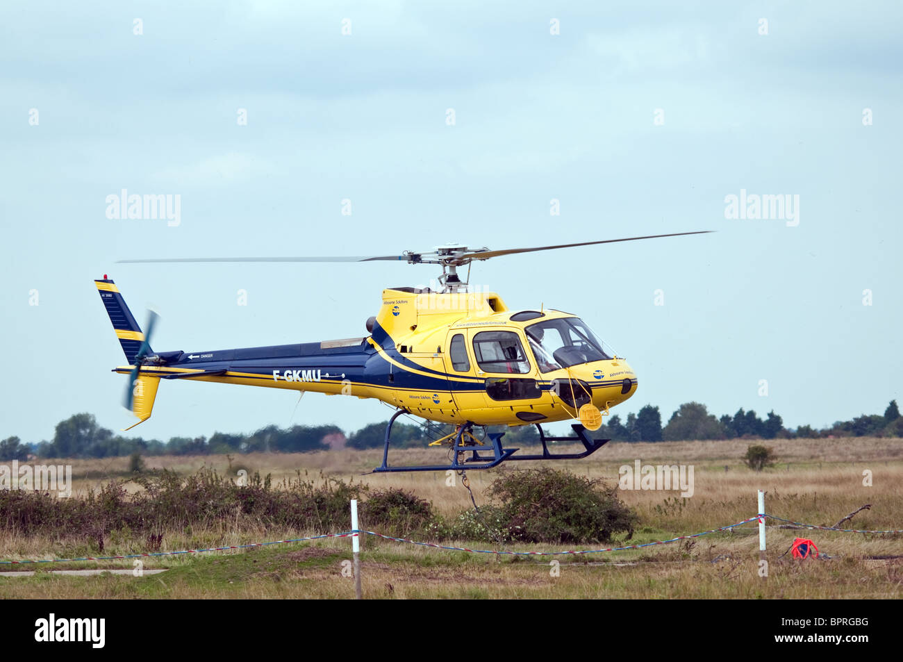 Helicopter lifting hi-res stock photography and images - Alamy
