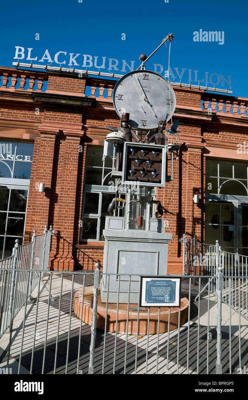 hunkin clock, blackburn pavillion, london zoo, england Stock Photo - Alamy