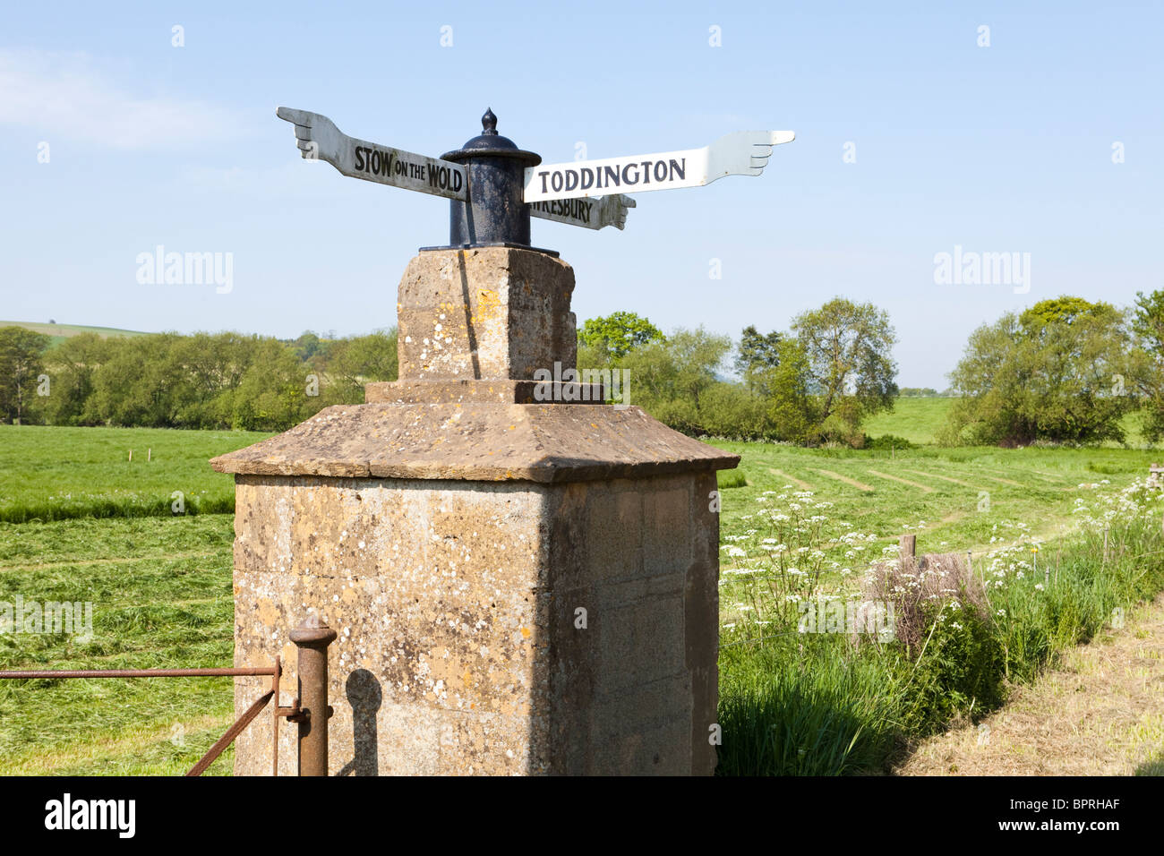 Fingerpost signs hi-res stock photography and images - Alamy