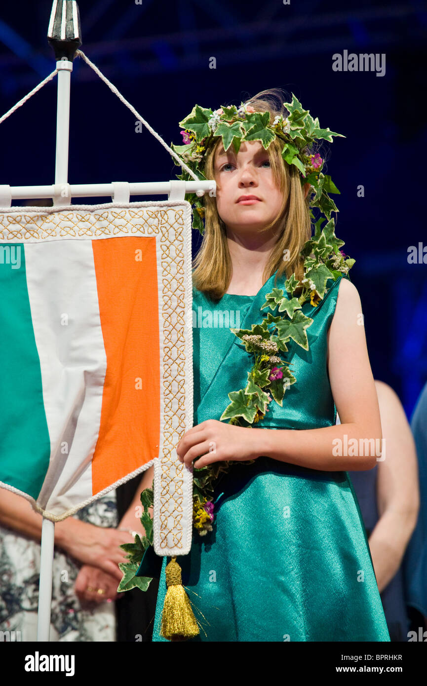 Girl girls traditional welsh costume costumes hi-res stock photography ...