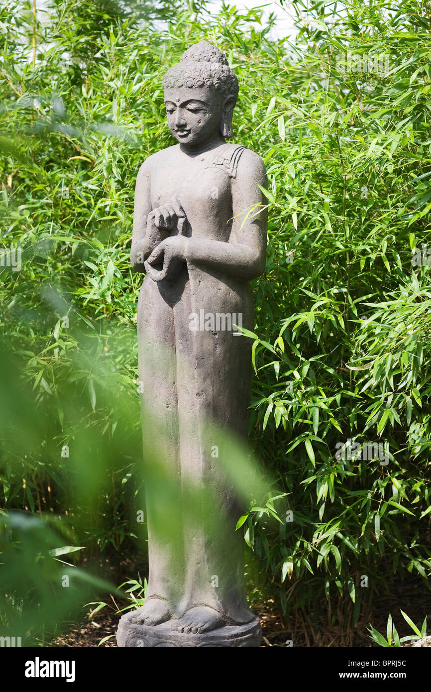 Bamboo garden sculpture hi-res stock photography and images - Alamy