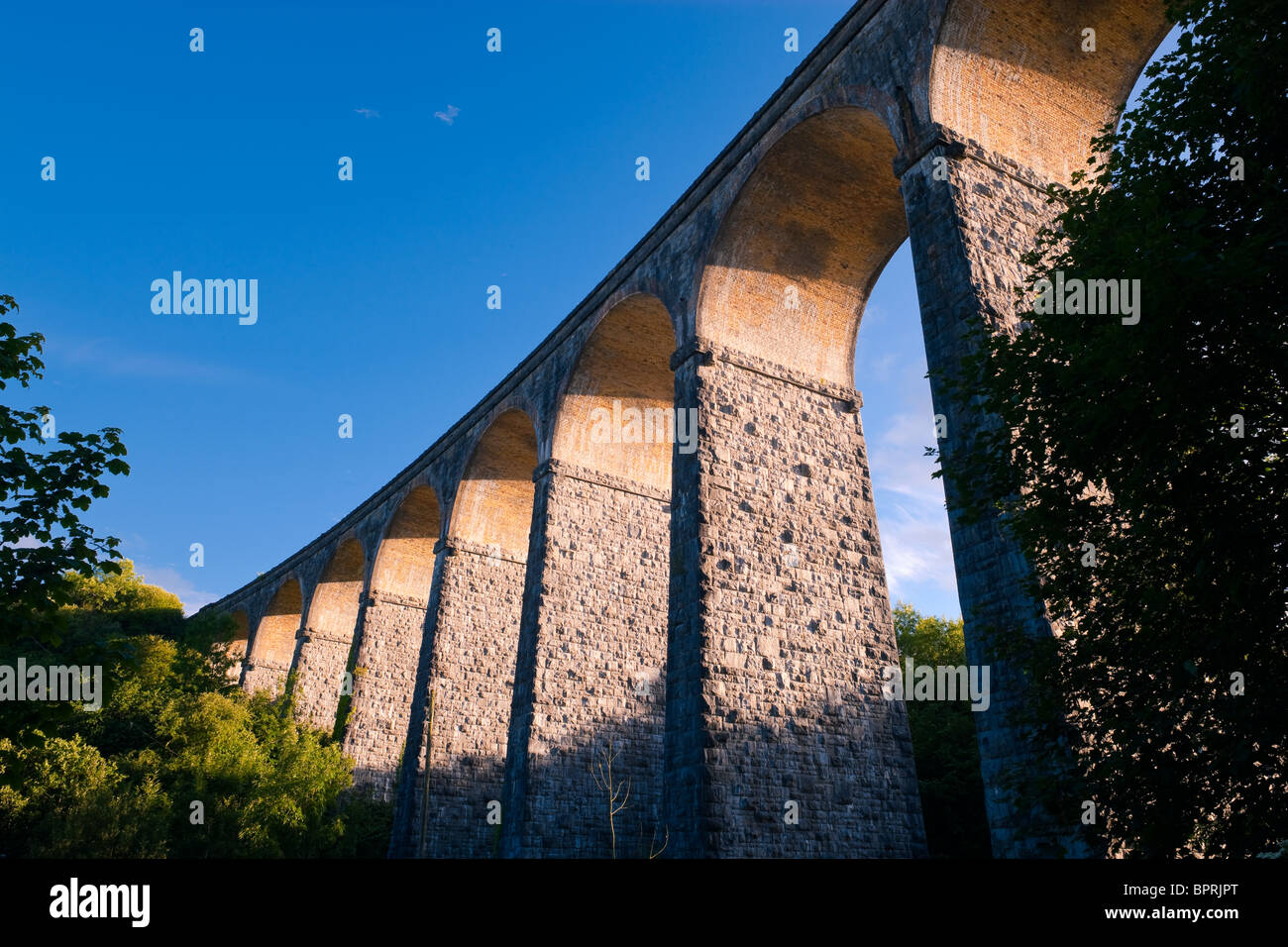 Viaduct arch roman hi-res stock photography and images - Alamy