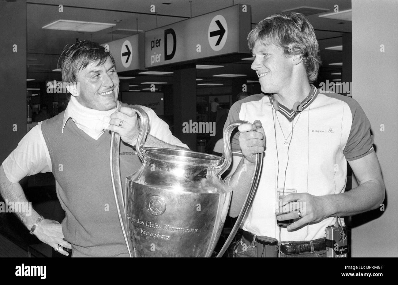 Aston Villa footballers Jimmy Rimmer and Nigel Spink with the European ...
