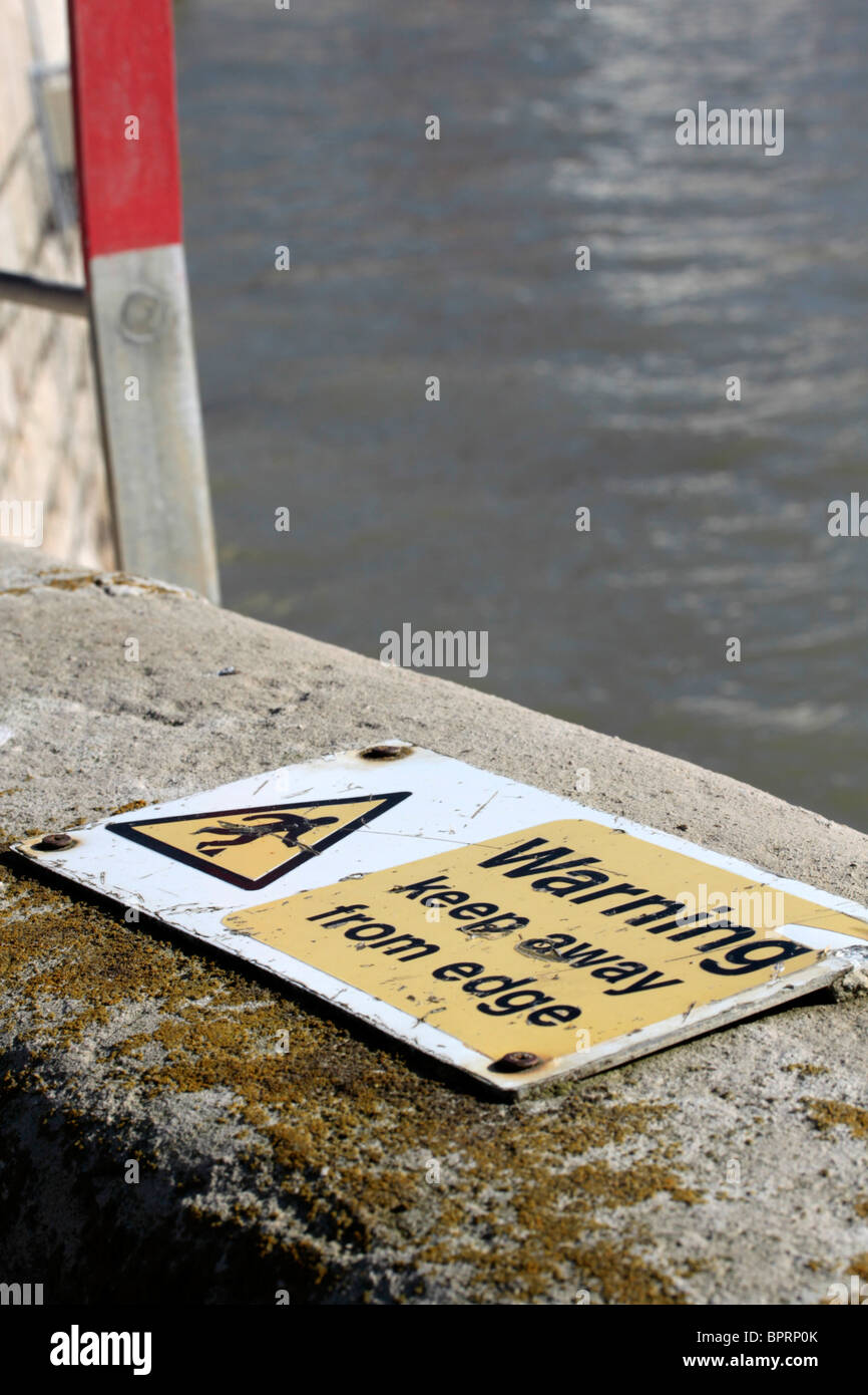 Warning - Keep away from the Edge sign in Margate, Kent Stock Photo - Alamy