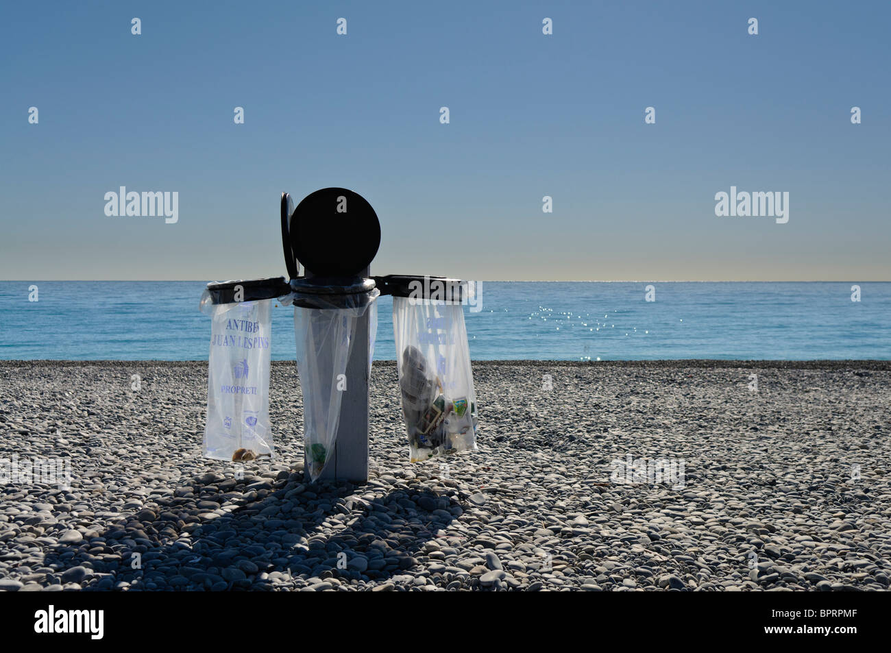 Dustbin lids hi-res stock photography and images - Alamy