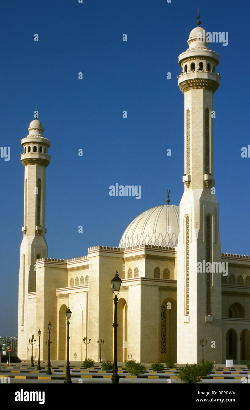 Bahrain minarets mosque hi-res stock photography and images - Alamy