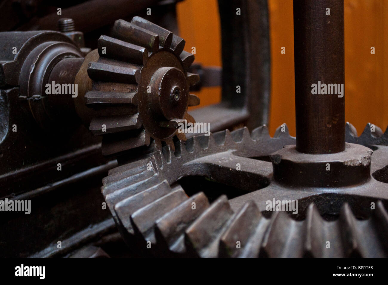 Teamwork cogs hi-res stock photography and images - Alamy