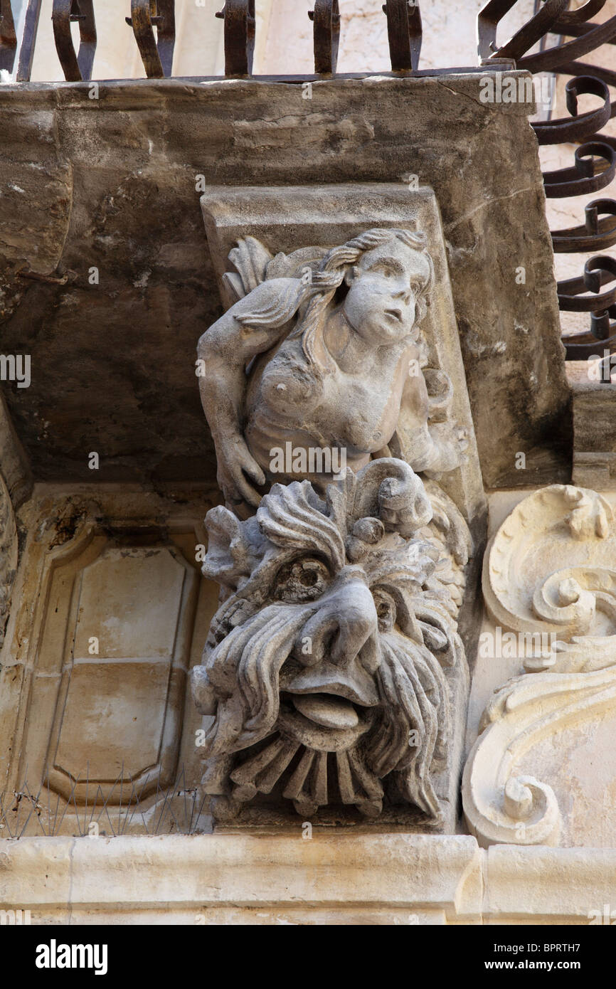 Corbels supporting hi-res stock photography and images - Alamy