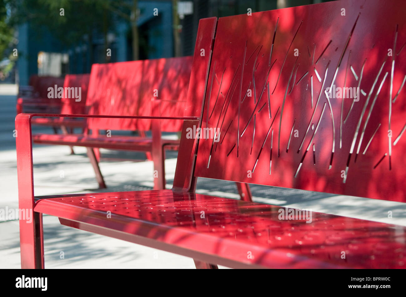 Park bench sidewalk architecture hi-res stock photography and images ...
