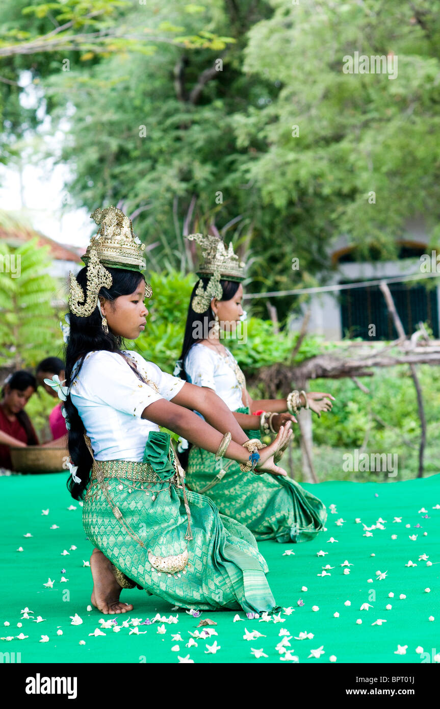 Southeast asian dance hi-res stock photography and images - Alamy