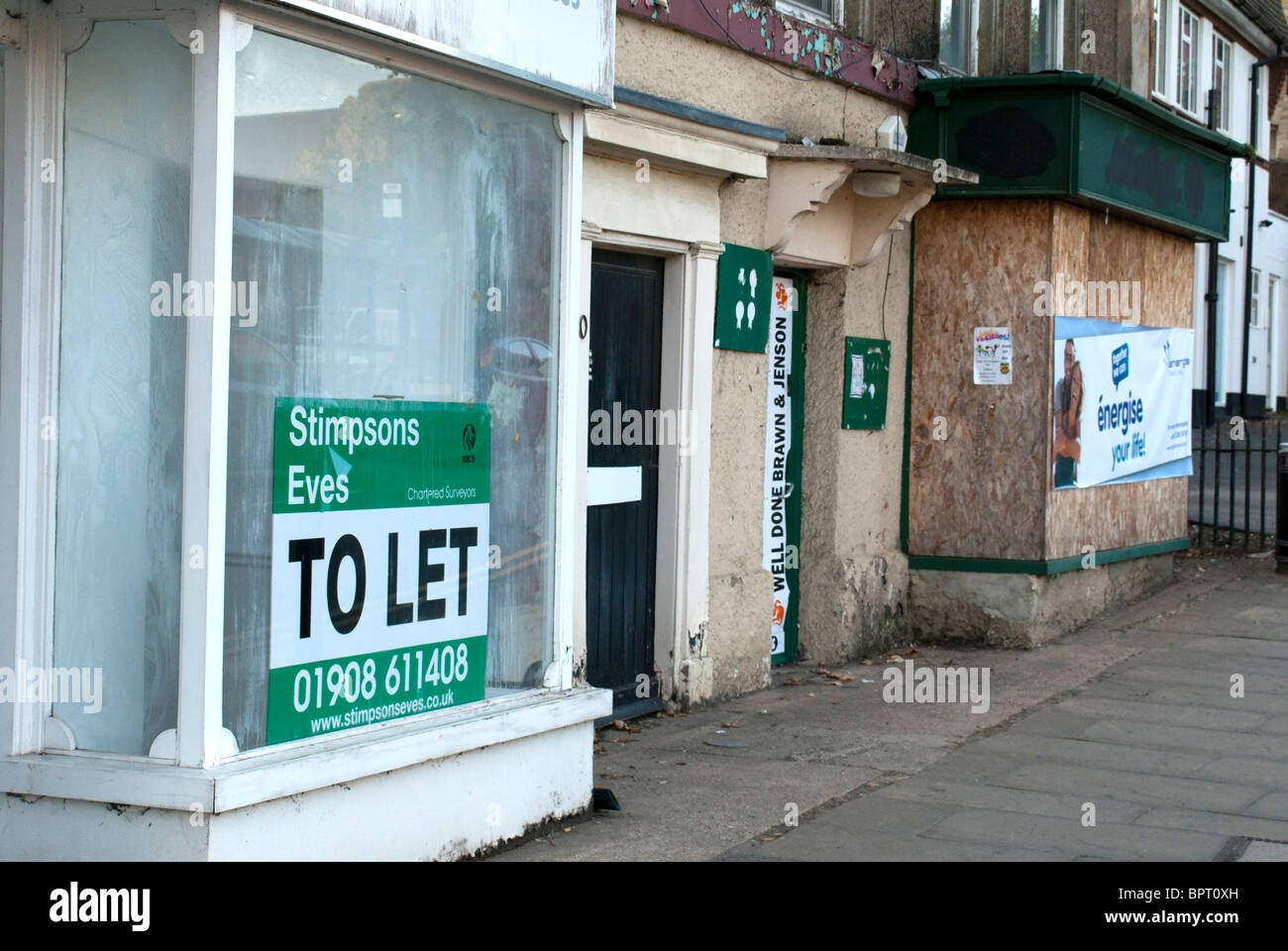 To Let Shop Window Stock Photo - Alamy