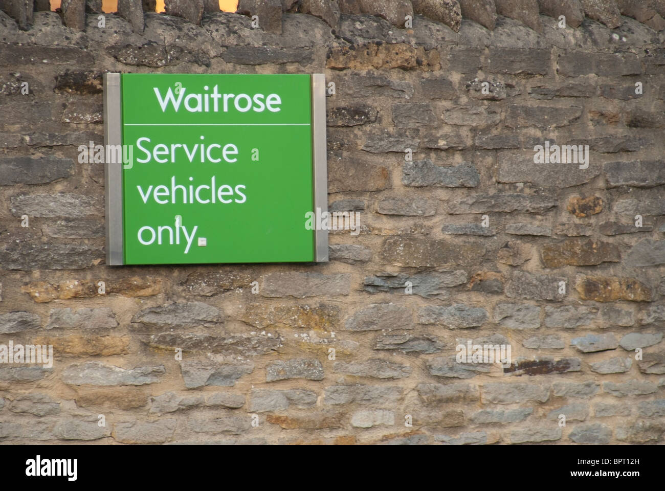 Service vehicles only sign hi-res stock photography and images - Alamy