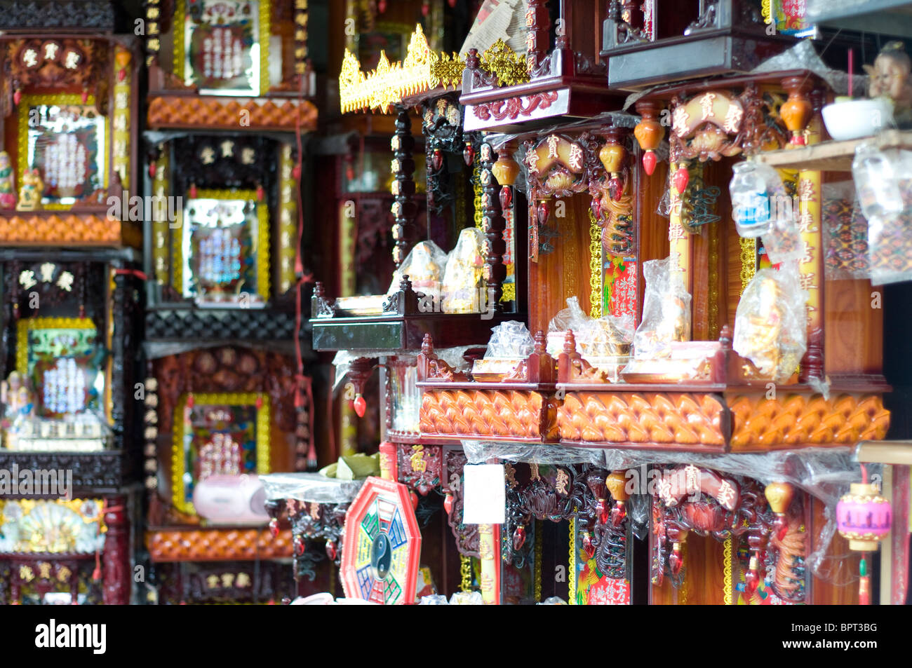 Chinese spirit house shop hi-res stock photography and images - Alamy