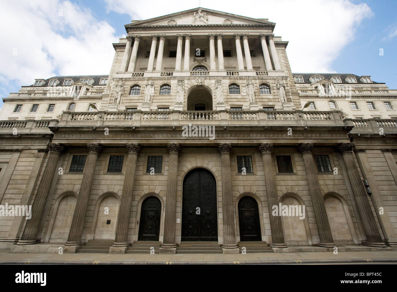 Bank uk hi-res stock photography and images - Alamy
