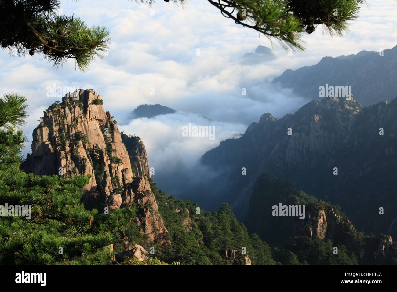 Yellow Mountain China Stock Photo - Alamy