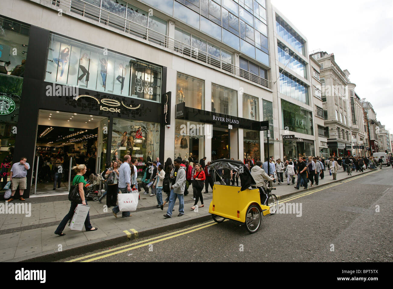 London shopping street hi-res stock photography and images - Alamy