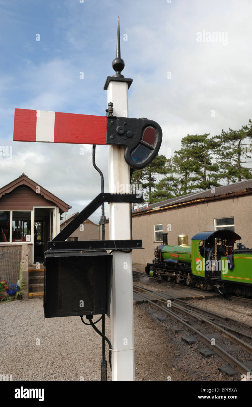 Old fashioned railway signal hi-res stock photography and images - Alamy