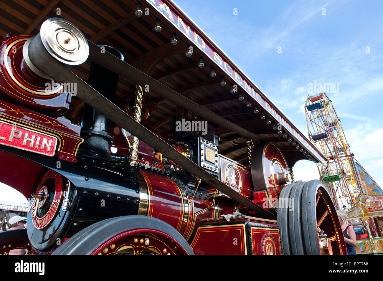 Showmans Traction Engine 'Dolphin' in front of a fairground ferris ...