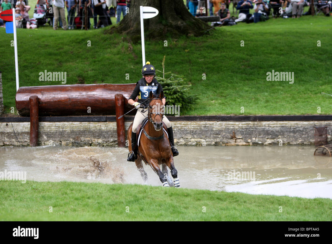 Equestrian land rover burghley horse hi-res stock photography and ...