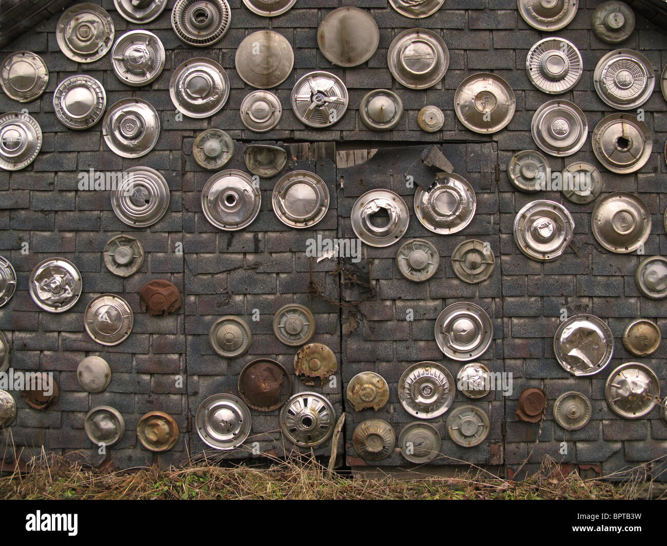 wall house hubcaps wall decoration design circles round chrome old ...