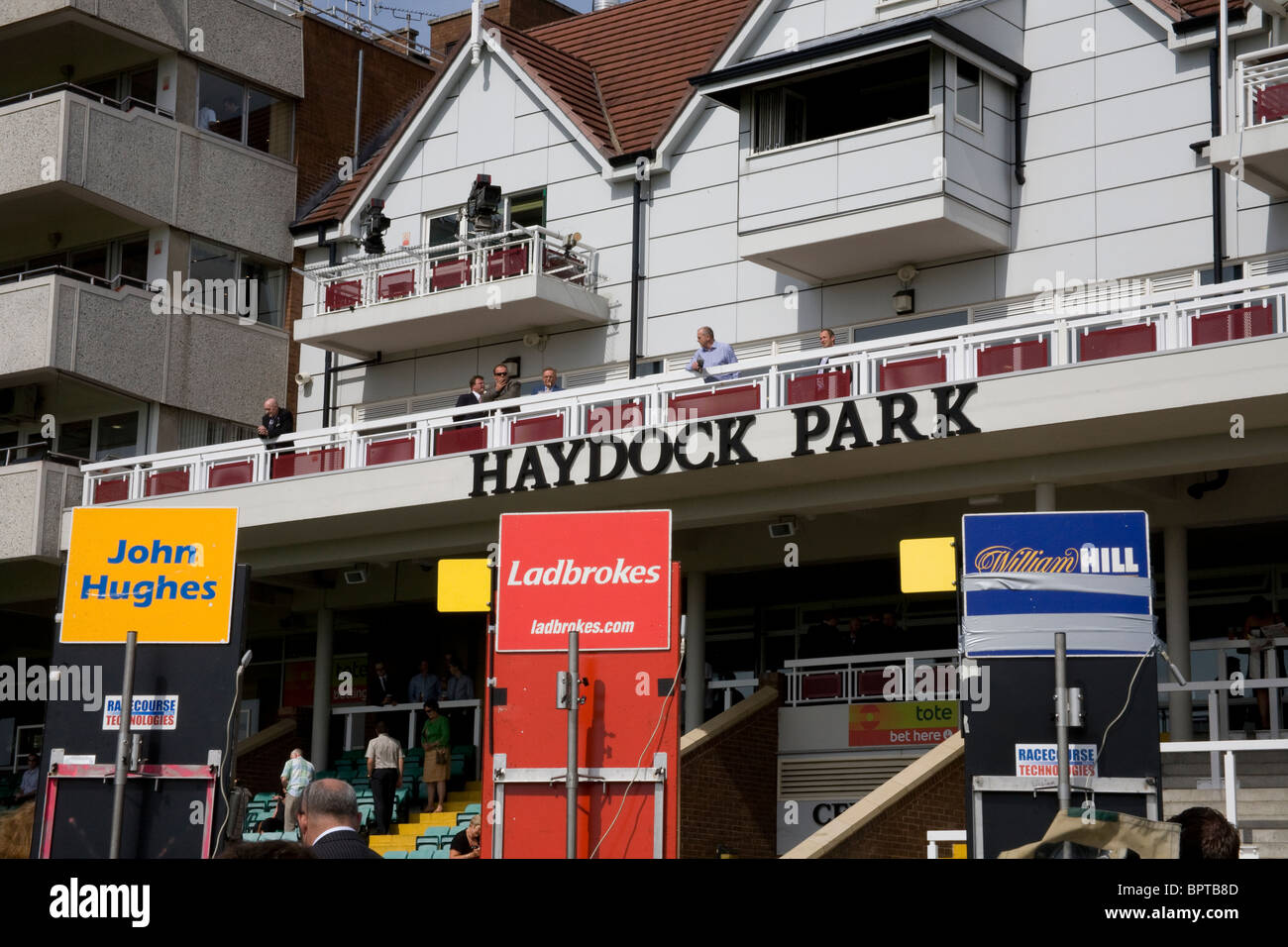 Haydock park racecourse hi-res stock photography and images - Alamy