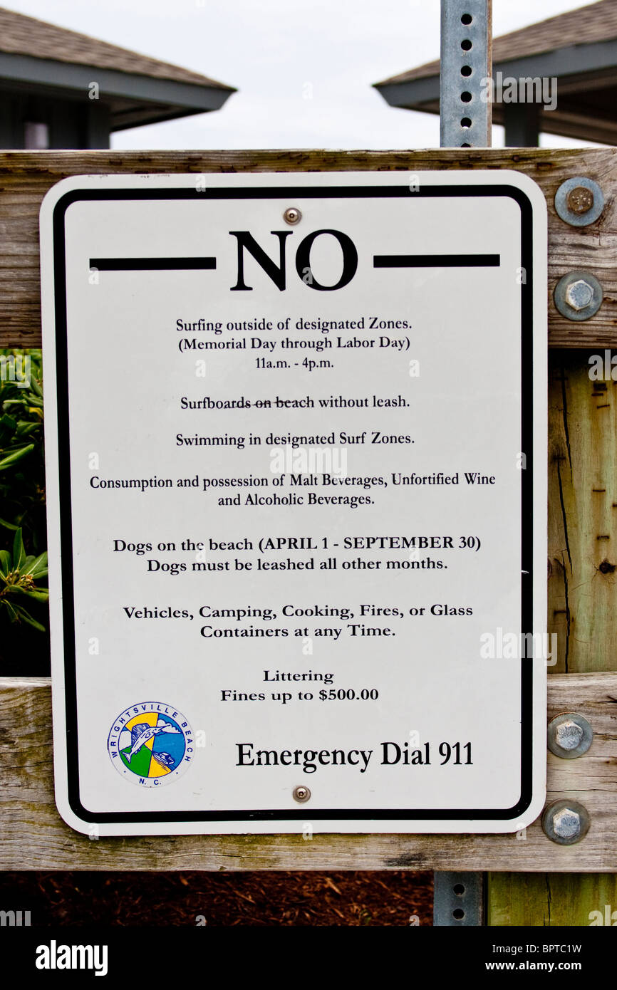 Signs beach hi-res stock photography and images - Alamy