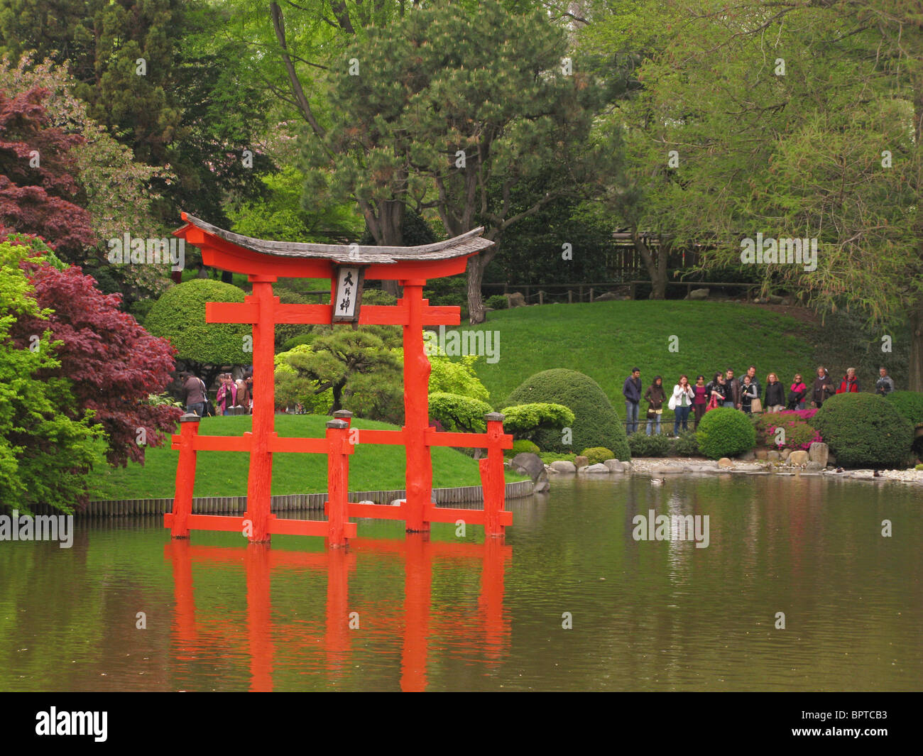 Torii gate Brooklyn Botanic Garden hill pond blossoms crowds spring ...