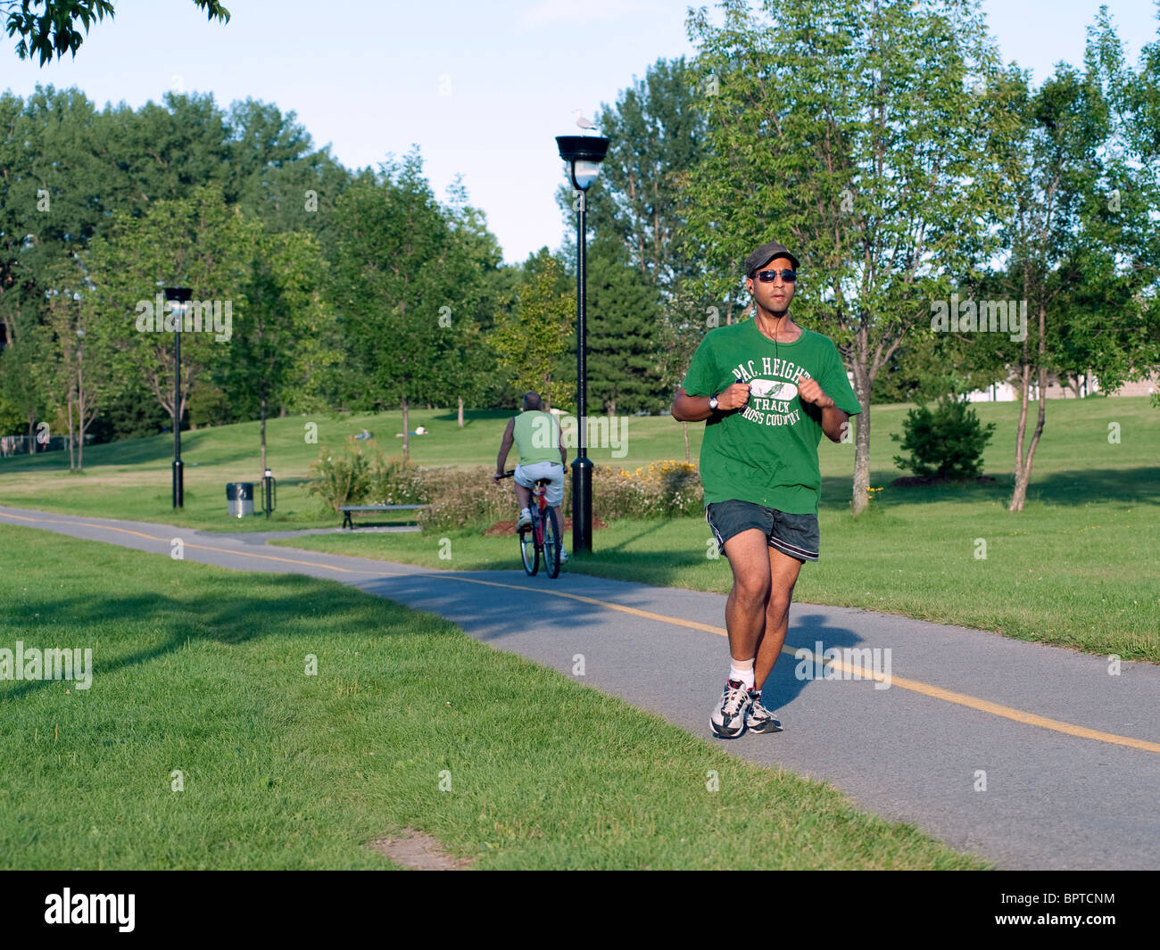 Joggers montreal High Resolution Stock Photography and Images - Alamy