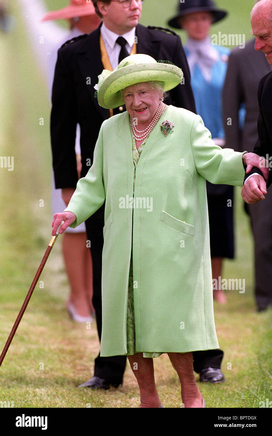 The queen mother hi-res stock photography and images - Alamy