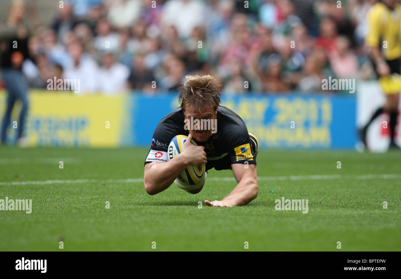 Rugby posts twickenham stadium hi-res stock photography and images - Alamy