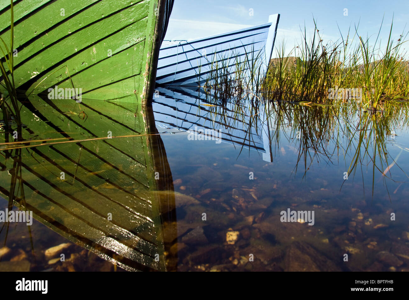 Sinking fishing boats hi-res stock photography and images - Alamy