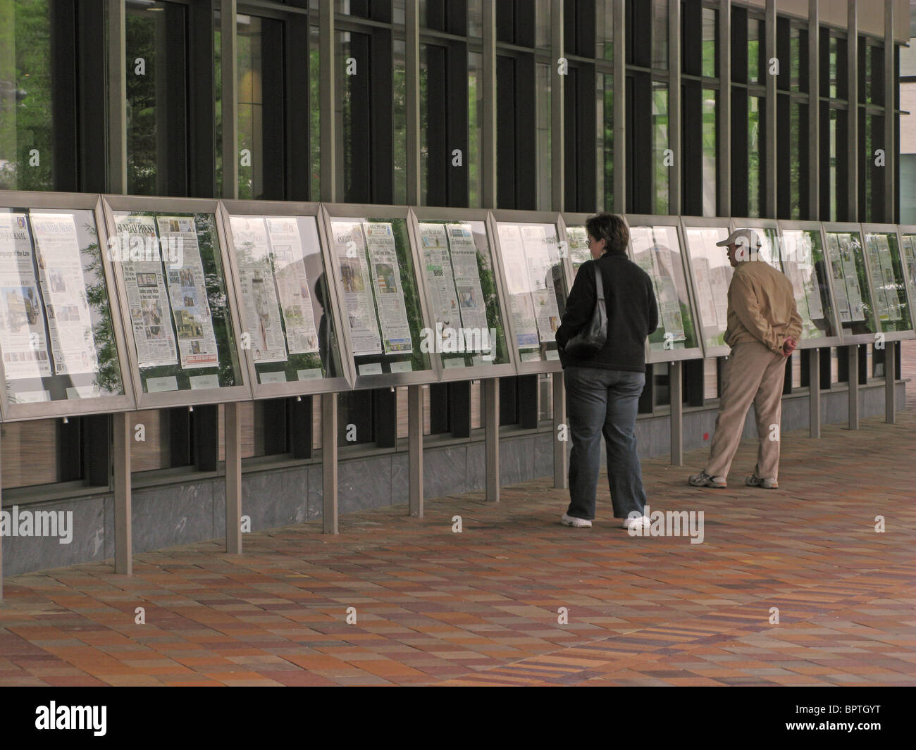 Newseum headlines hi-res stock photography and images - Alamy