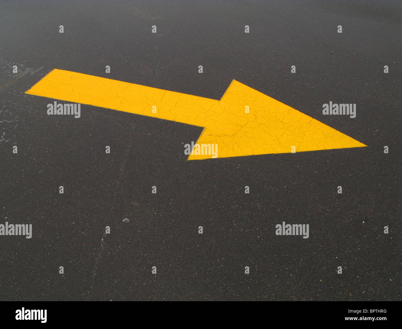 Straight arrow sign hi-res stock photography and images - Alamy
