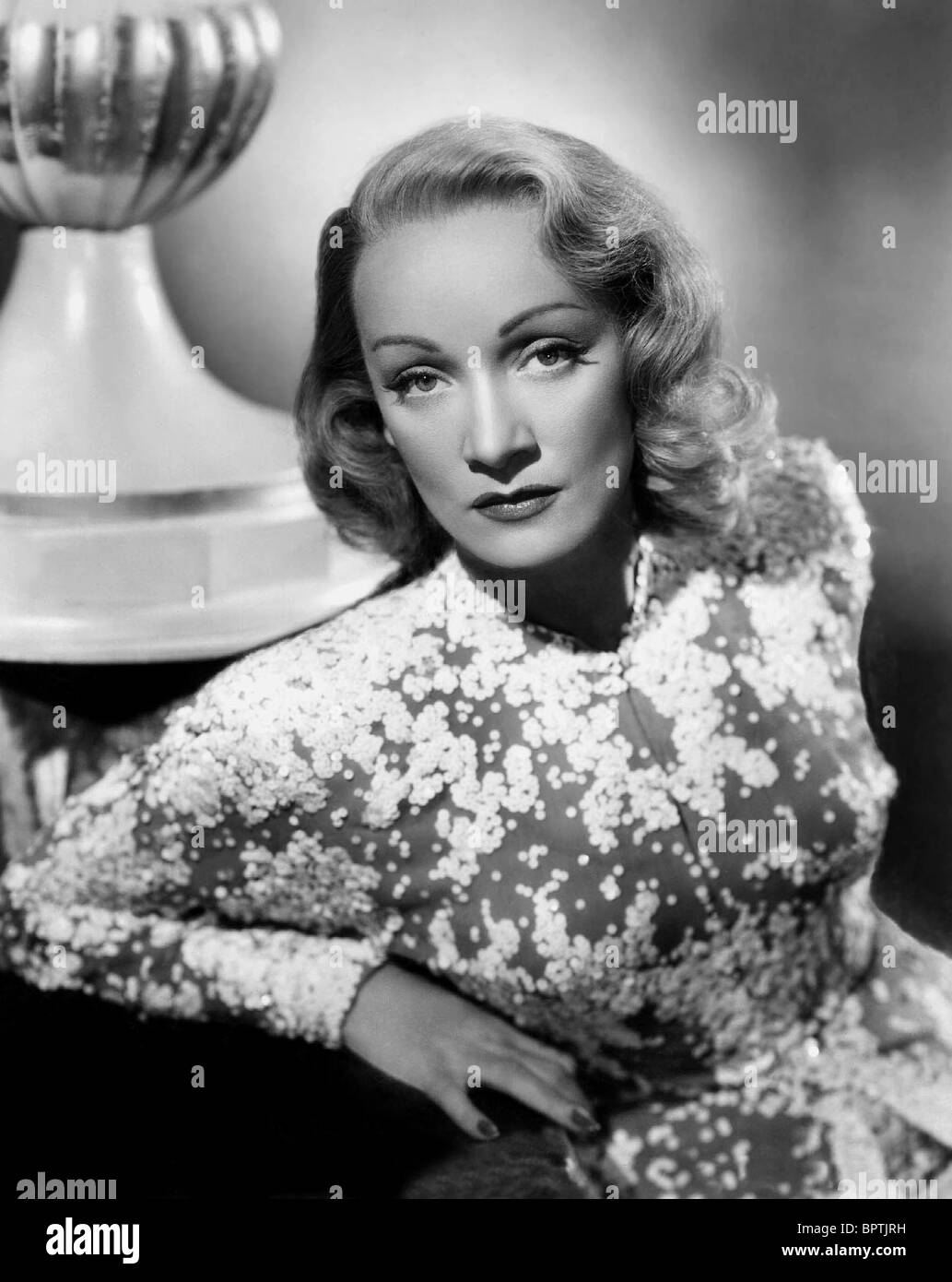 Marlene dietrich actress 1946 Black and White Stock Photos & Images - Alamy
