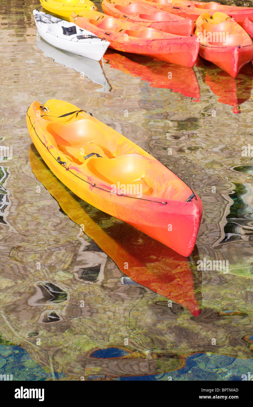 Yellow and red kayaks hi-res stock photography and images - Alamy