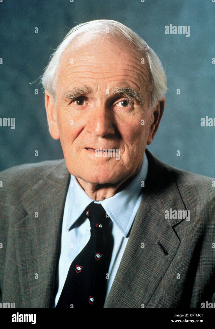 Actor Desmond Llewelyn High Resolution Stock Photography and Images - Alamy