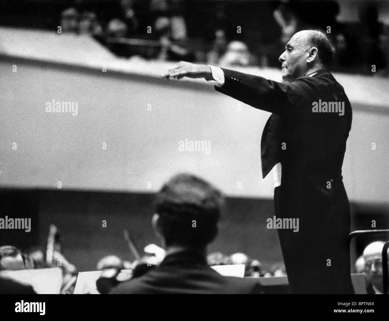 GEORG SOLTI CONDUCTOR (1969 Stock Photo - Alamy