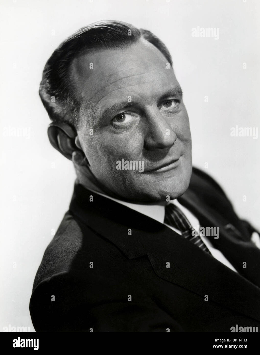 TREVOR HOWARD ACTOR (1956 Stock Photo - Alamy