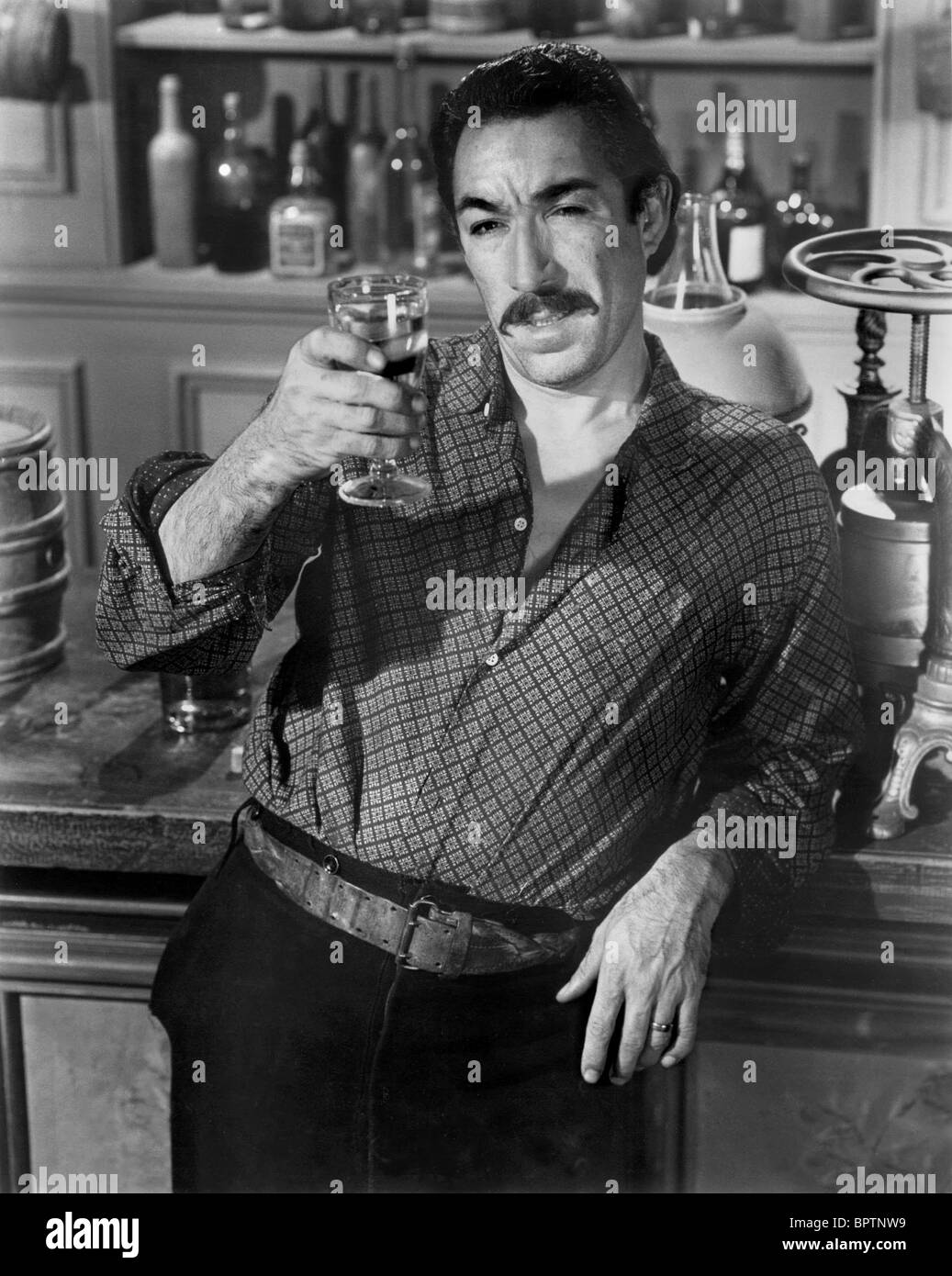 ANTHONY QUINN ACTOR (1964 Stock Photo - Alamy
