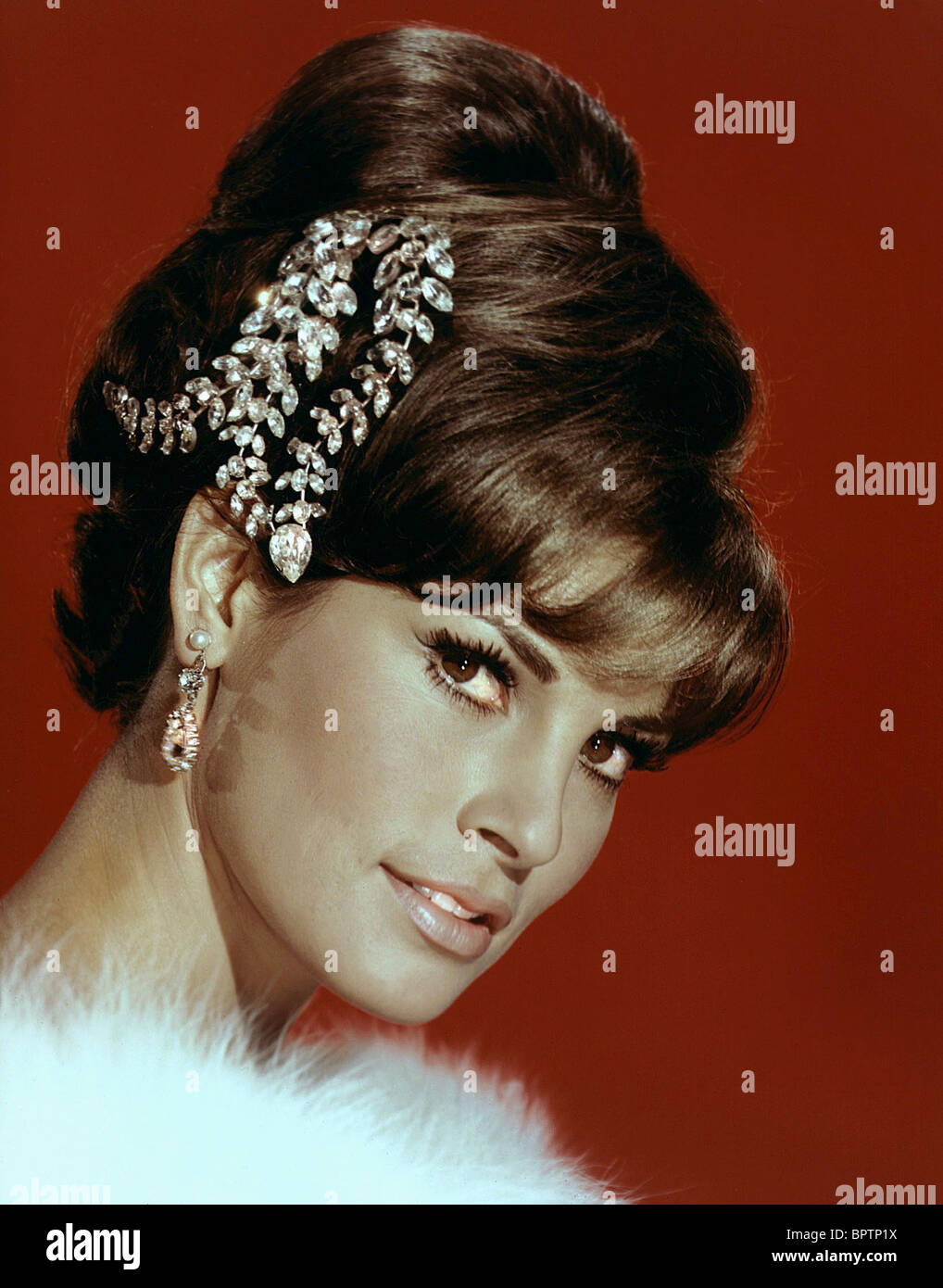 Raquel welch actress hi-res stock photography and images - Alamy