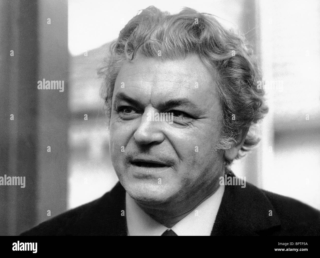 1975 director hi-res stock photography and images - Alamy
