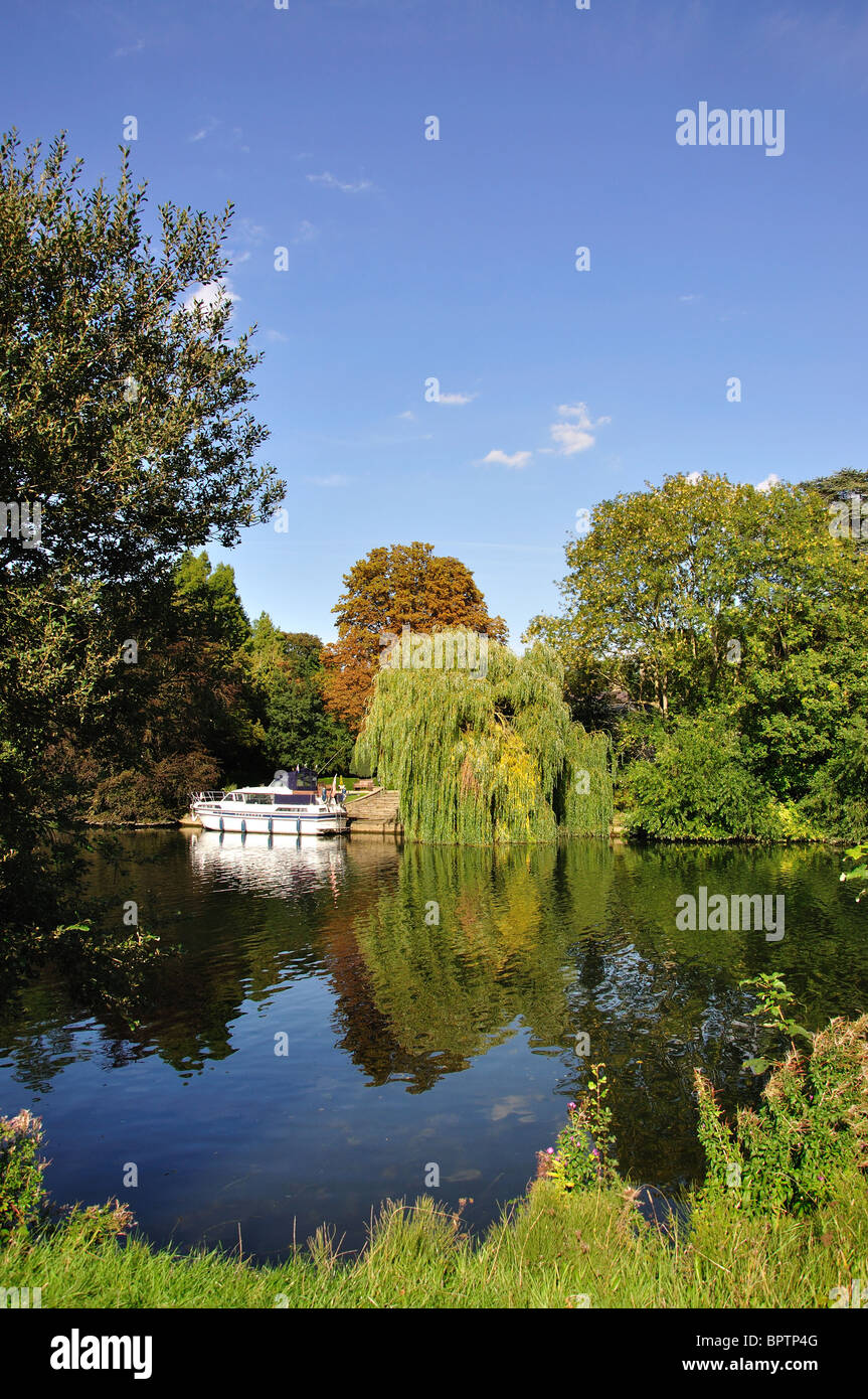 River Thames, Runnymede, Surrey, England, United Kingdom Stock Photo ...