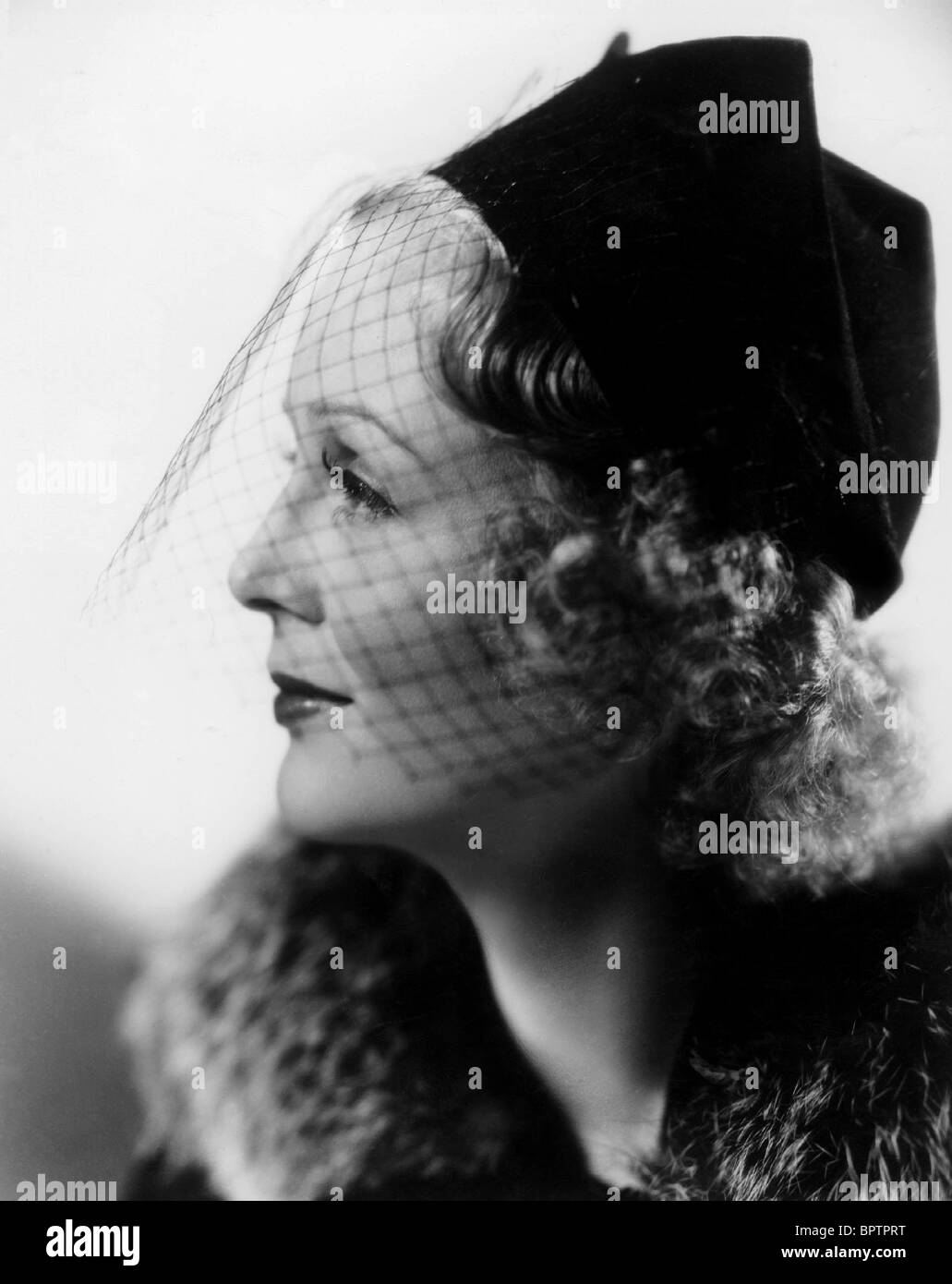 Gloria stuart hi-res stock photography and images - Alamy