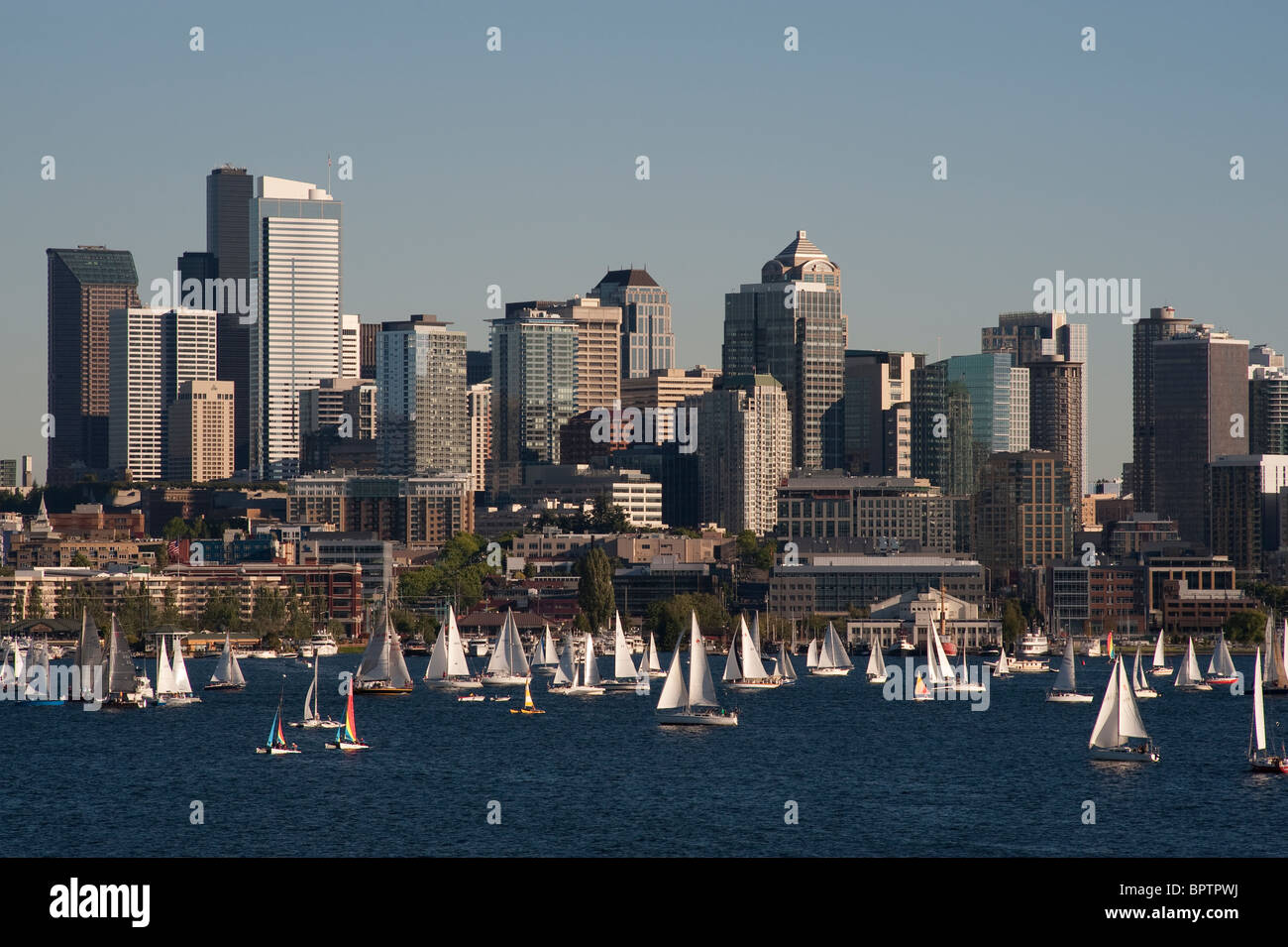 Seattle skyline sail boats hi-res stock photography and images - Alamy