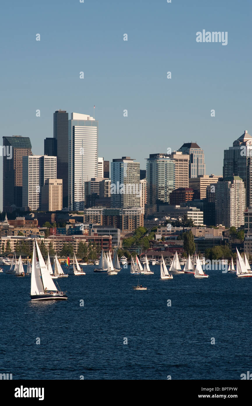 Seattle skyline sail boats hi-res stock photography and images - Alamy