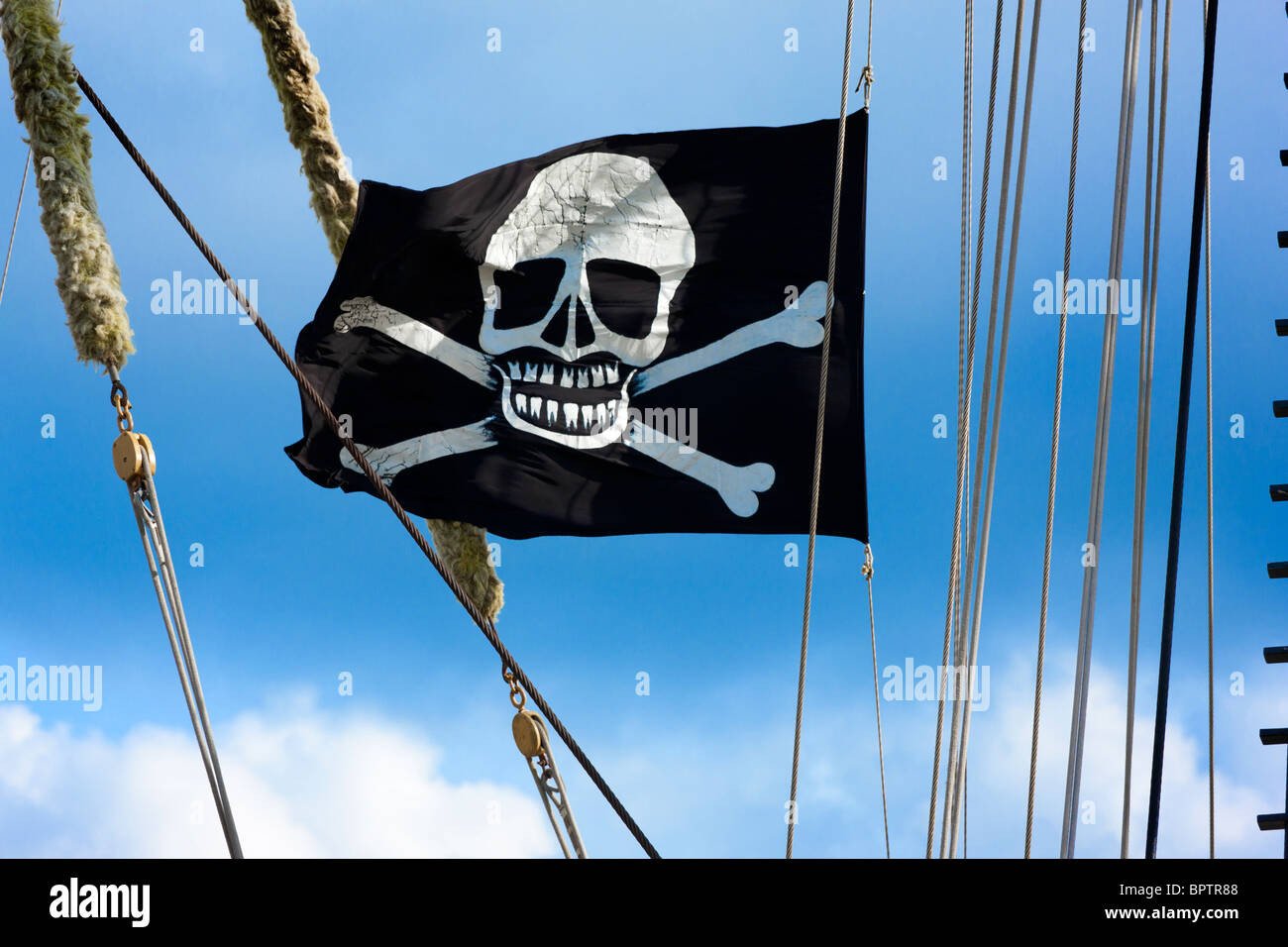 Pirate Flag, Skull and Crossbones flag, Jolly Roger flag, a pirate's ...