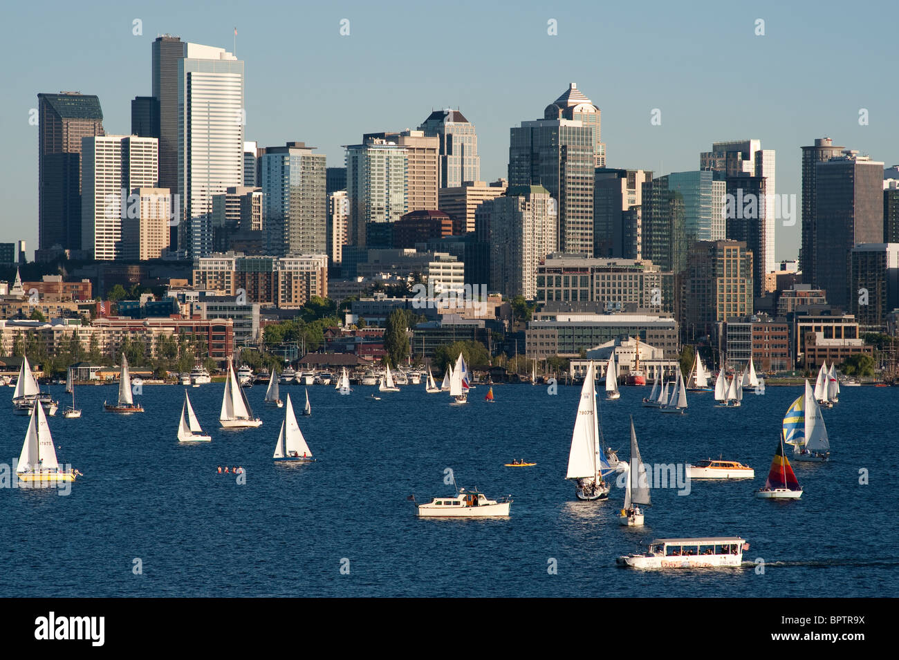 Seattle skyline sail boats hi-res stock photography and images - Alamy
