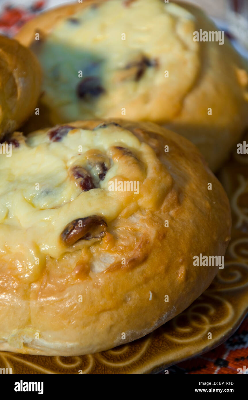 Pastry with raisins and cheese cream Stock Photo - Alamy