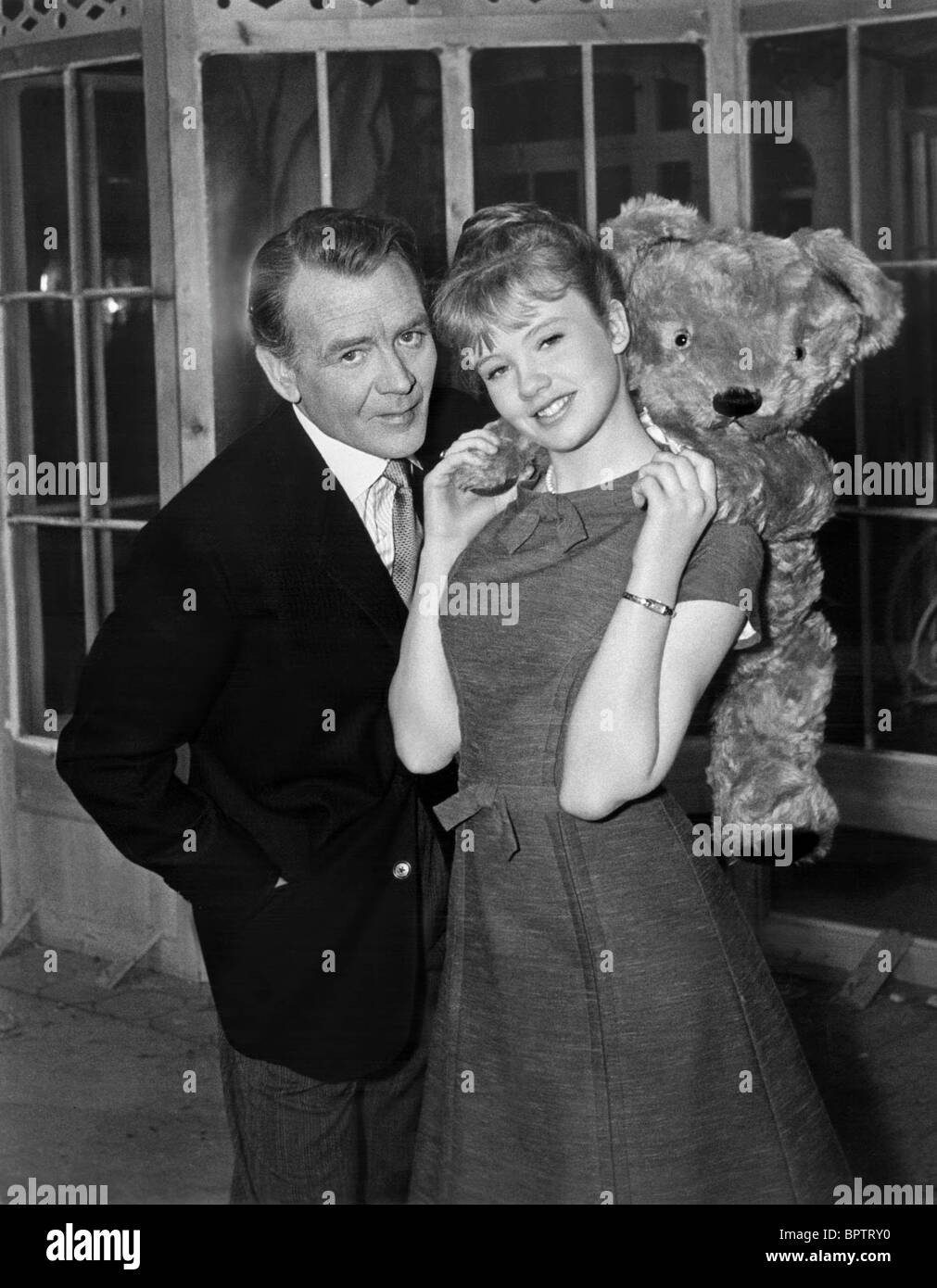 JOHN MILLS & HAYLEY MILLS ACTOR & ACTRESS (1963 Stock Photo - Alamy